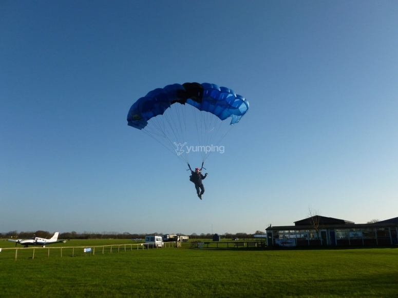 Skydive Headcorn, prices and bookings 2026 | Yumping