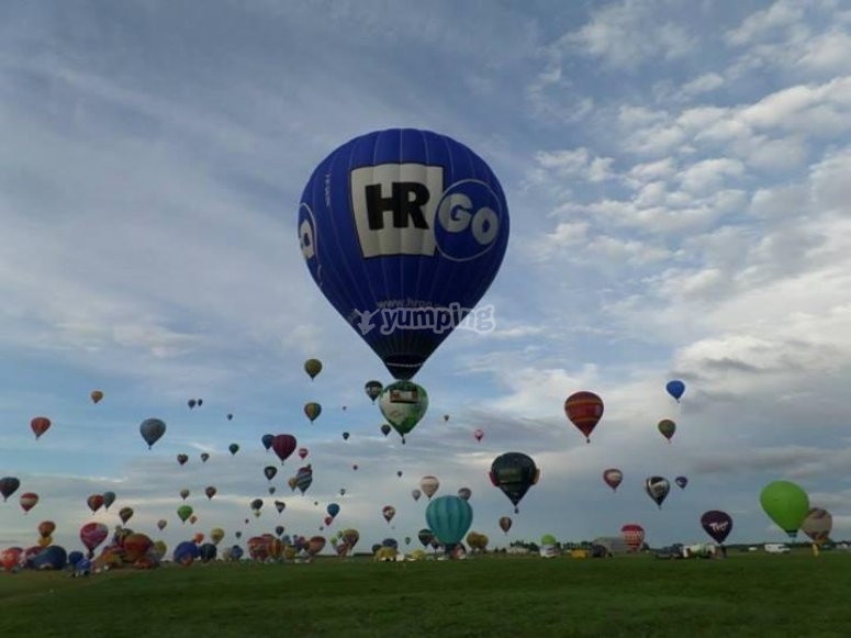 Merlin Balloons, prices and bookings 2026 | Yumping