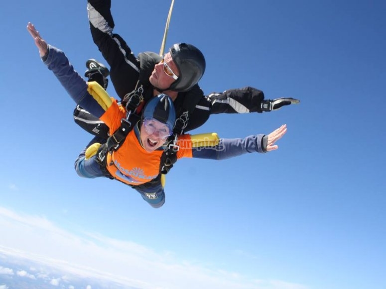 Skydive UK Buzz, prices and bookings 2026 | Yumping