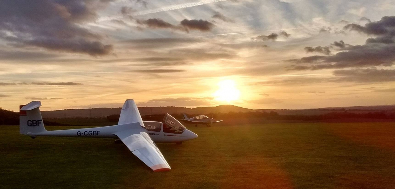 London Gliding Club, prices and bookings 2026 | Yumping