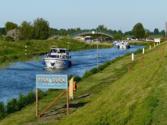 Camboats Rosie Narrowboat, prices and bookings 2026 | Yumping