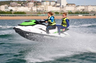 Curso de moto acuática RYA PWC en Brighton Marina 1 día desde £325 ...