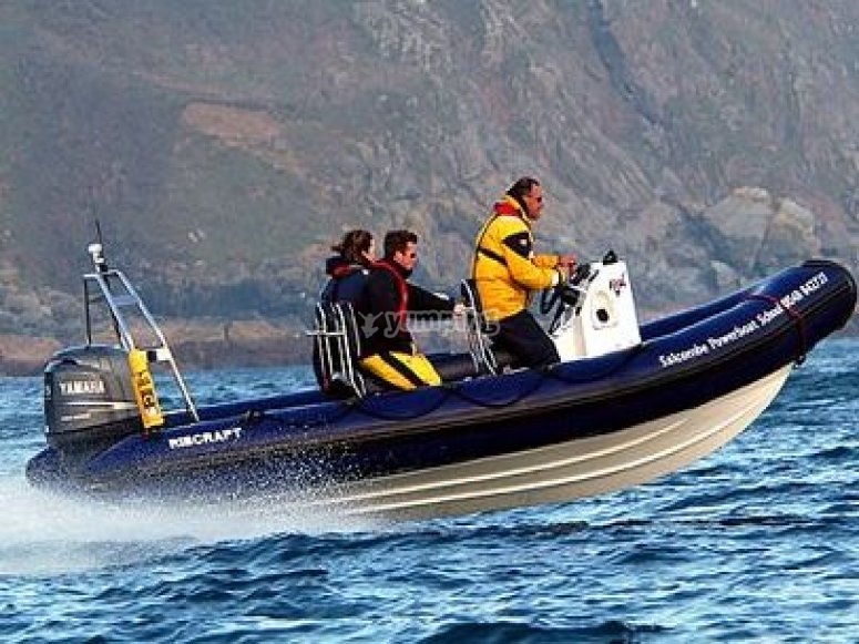 Salcombe Powerboat School, 价格和预订 2025 | Yumping