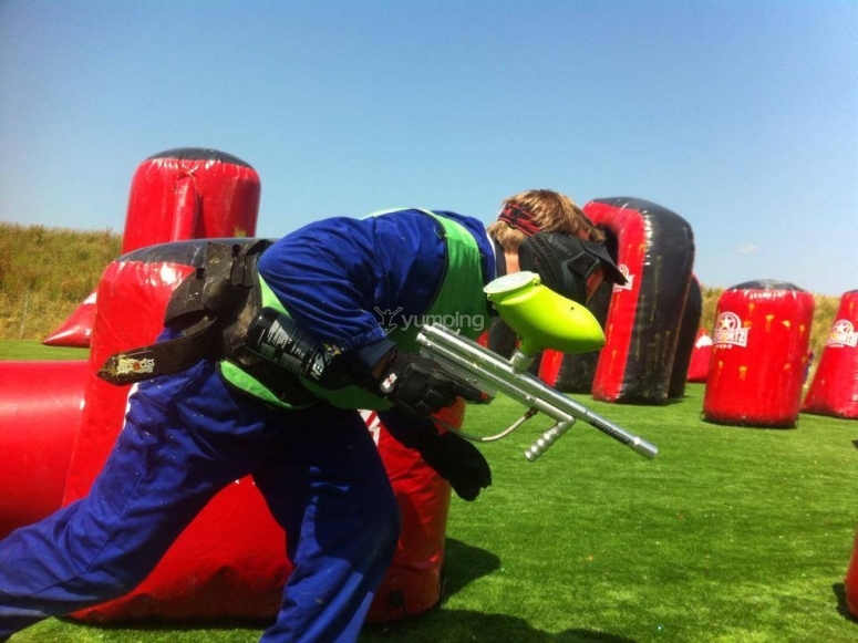Paintball Battle in Albourne + 500 Paintballs from £40 | Yumping