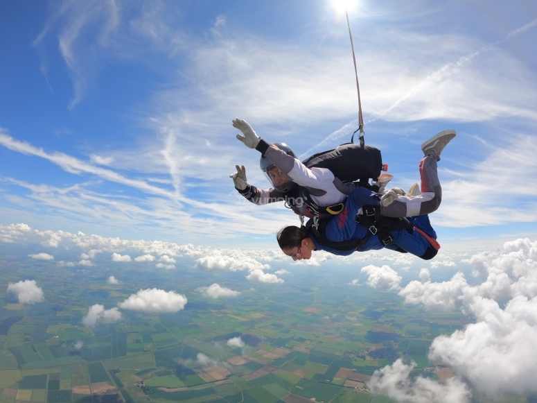 Tandem Skydiving Flight in Hibaldstow of 15,000ft from £170 | Yumping
