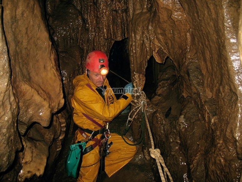 Axbridge Caving Group, tarifs et réservations 2025 | Yumping